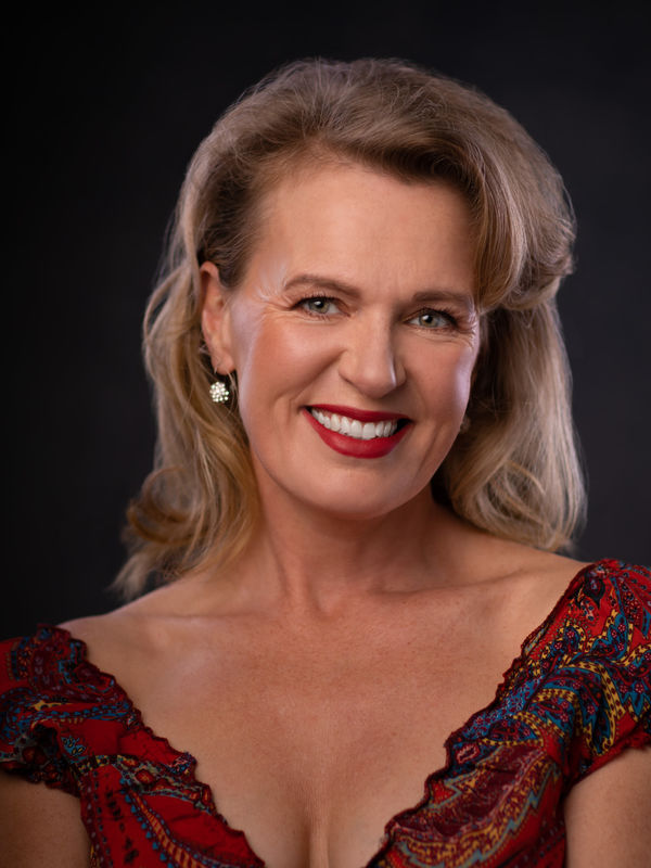 HvR Actor Management | CV For Ali Harper